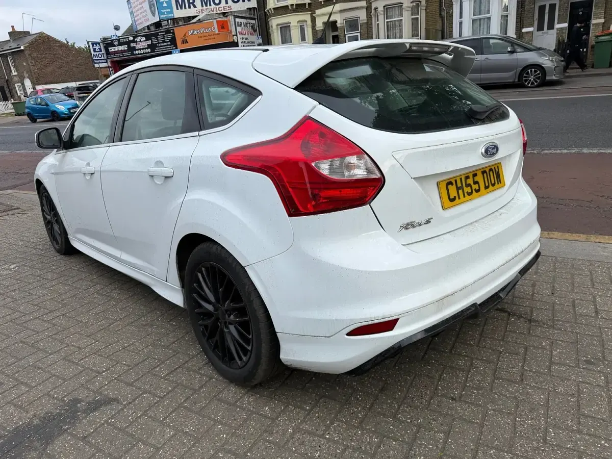 Used Ford Focus Zetec 125 HP (2013) in London - £4,495 | AutoUncle