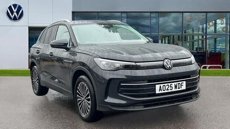 Used 2025 VW Tiguan Match 150 HP SUV – RH10 9AN Gatwick (Dealer) – £ ...