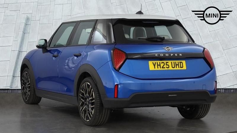 Used 2025 Mini Cooper Hatch 154 HP Hatchback – SG1 2BE Stevenage ...