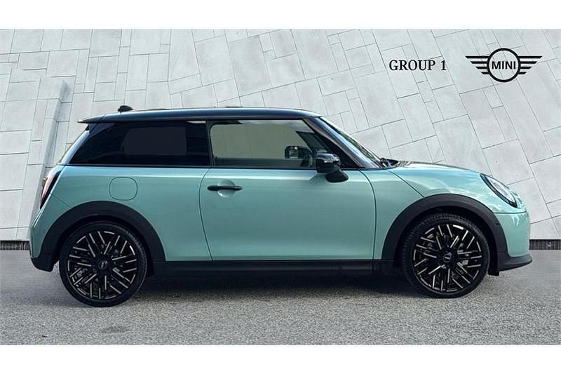 Used 2025 Mini Cooper Exclusive 156 HP Hatchback – (Dealer) – £27,895 ...