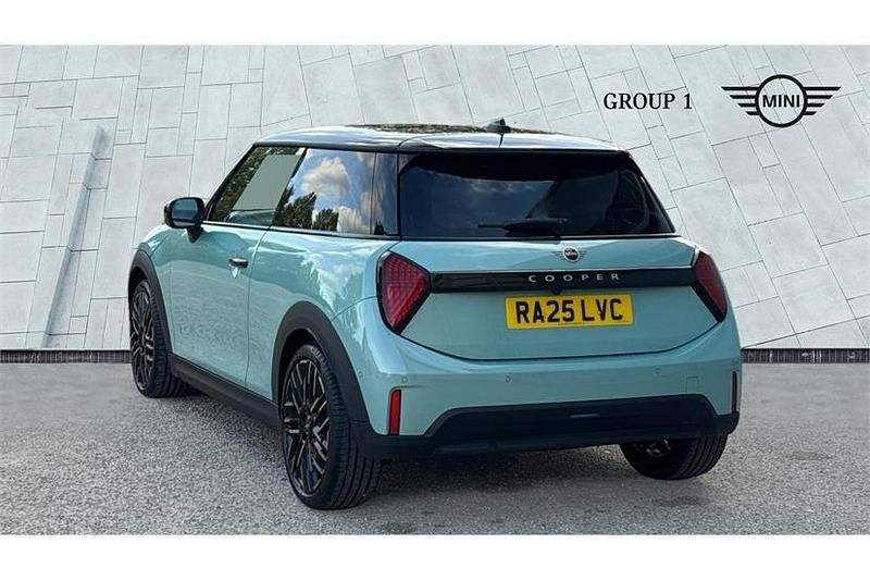 Used 2025 Mini Cooper Exclusive 156 HP Hatchback – (Dealer) – £27,895 ...