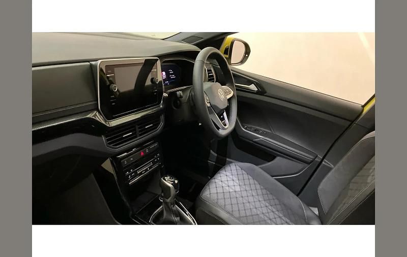 New 2025 VW T-Cross R-line 113 HP SUV – WC1E 7DP London (Dealer) – £ ...