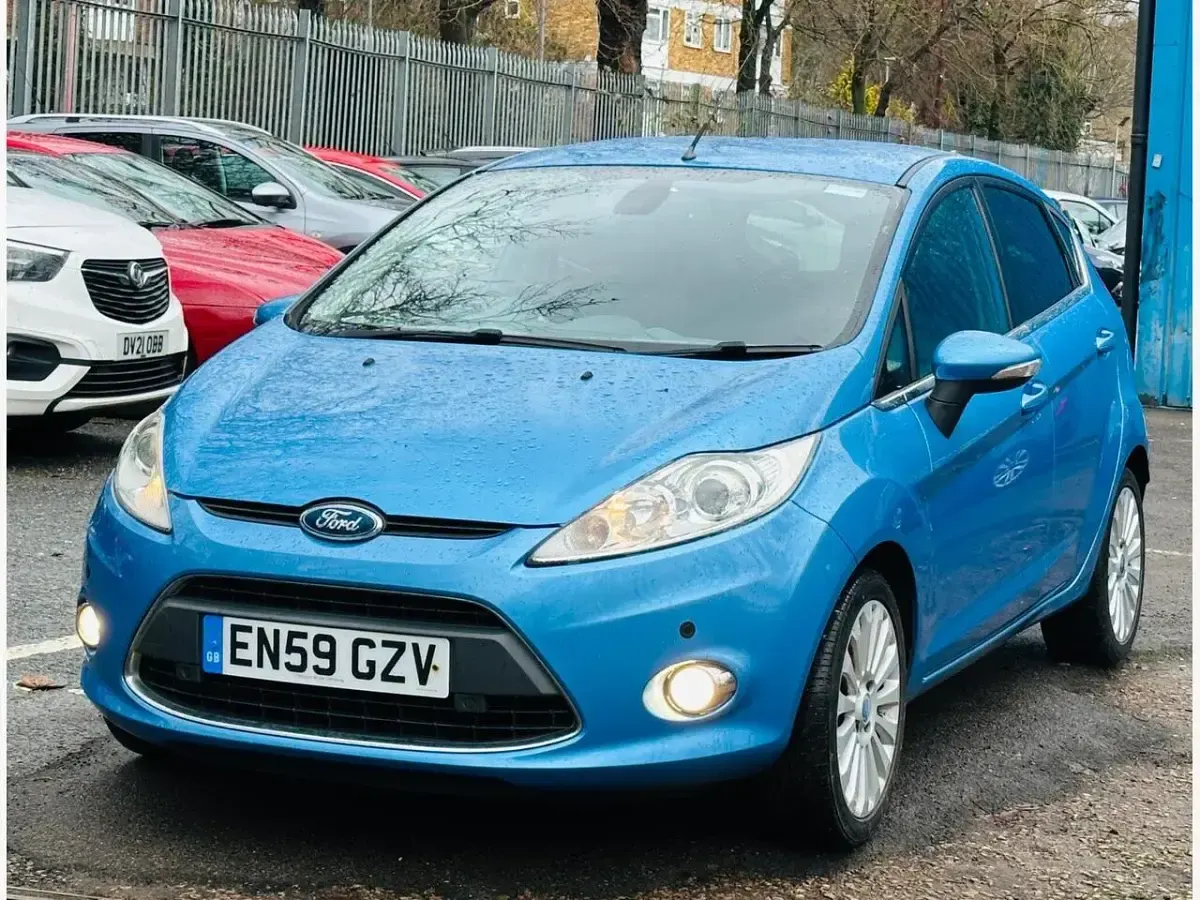 Used Ford Fiesta Titanium (2010) in Luton - £2,490 | AutoUncle