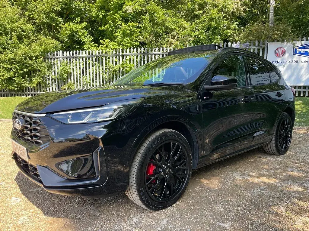 Used Ford Kuga ST-Line X 243 HP (2025) in Essex - £30,990 | AutoUncle