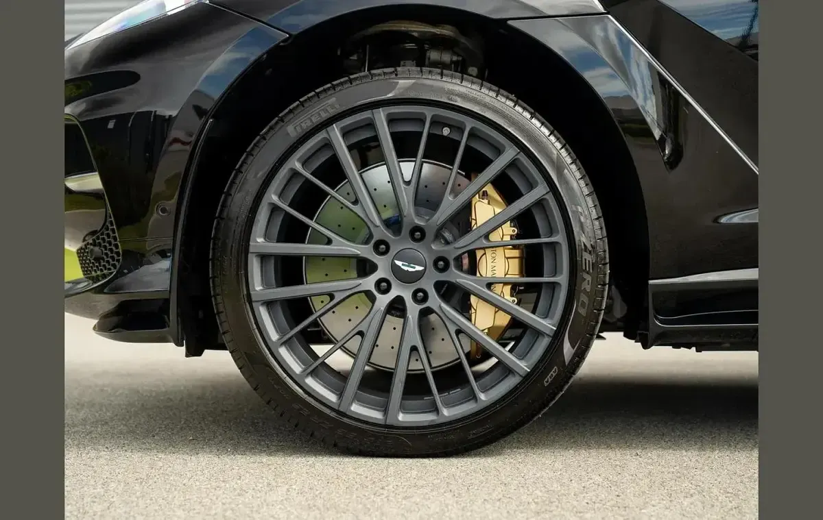 New Aston Martin DBX 707 697 HP (2025) in London - £174,990 | AutoUncle