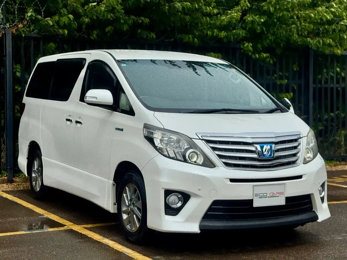 Used Toyota Alphard (2012) in Romford - £14,495 | AutoUncle