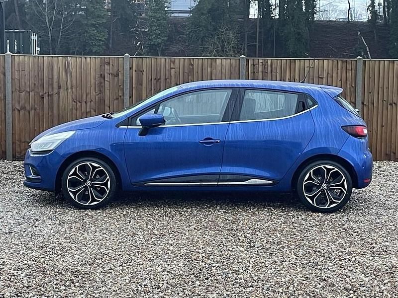 Used 2017 Renault Clio IV Signature 120 HP Hatchback – NR5 0JS New ...