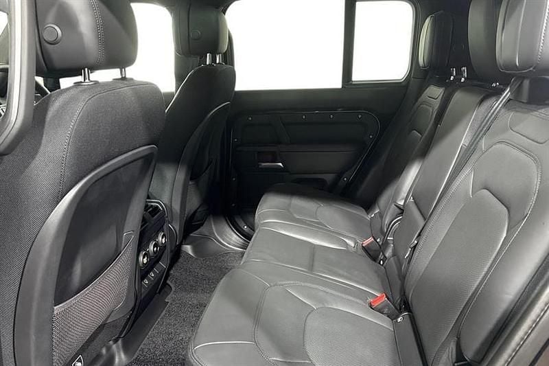 Used 2025 Land Rover Defender HSE Dynamic 350 HP Estate – Derbyshire ...