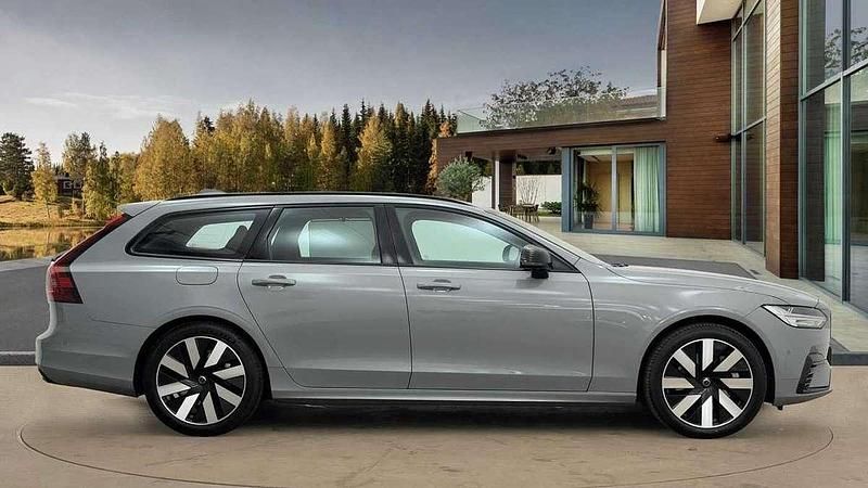Used 2025 Volvo V90 Plus 345 HP Estate – WC1E 7DP London (Dealer) – £ ...