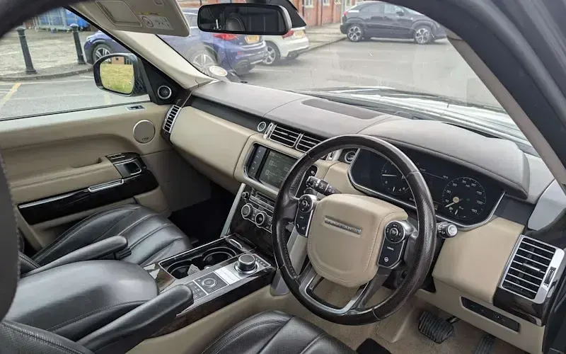 Used Land Rover Range Rover Vogue SE 340 HP (2017) - £17,495 | AutoUncle